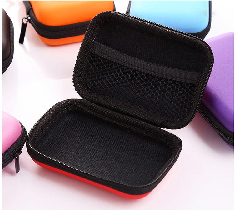 RECTANGULAR ZIPPERED HARD SHELL CASE